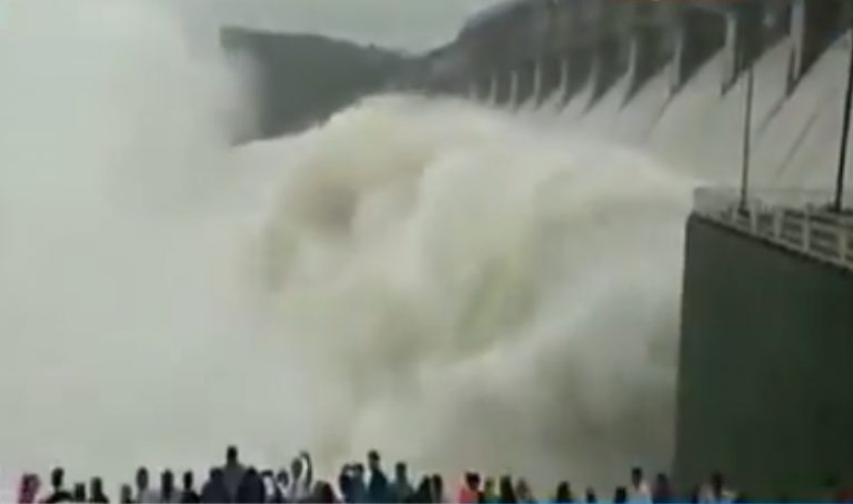 Kadana dam eight gates opened upto 5 feet