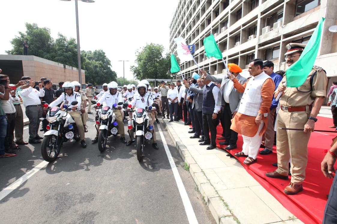 Vijay Rupani flagged off 50 PCR motorcycles of Gujarat Police - Gujarat ...