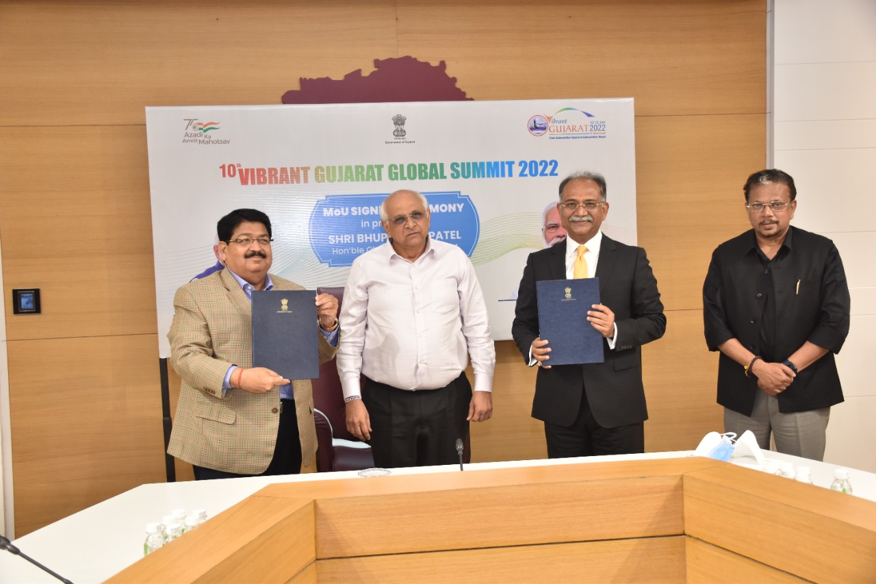 Reliance Industries signs investment MoU of Rs 5.95 lakh crore in Green ...