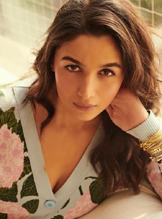 Her daughter has become her number one priority says Alia at Zee Awards ...