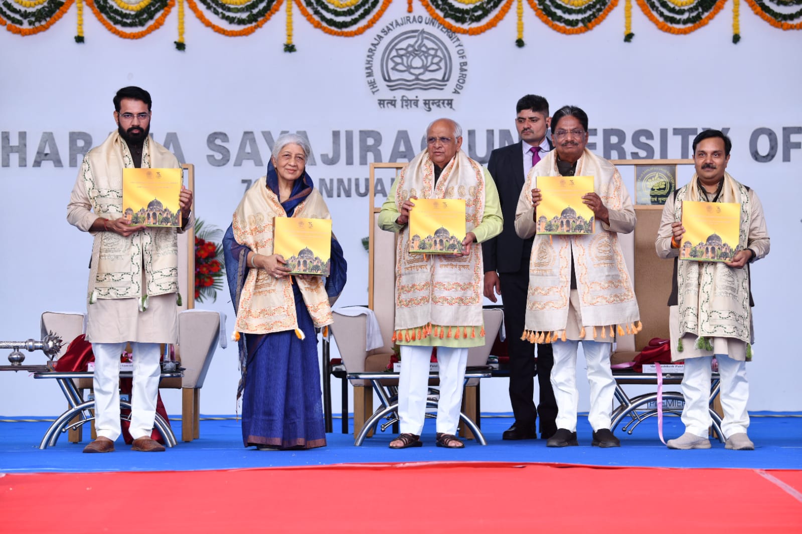 Gujarat CM and Chief Justice of Supreme Court attend 72nd Convocation ...