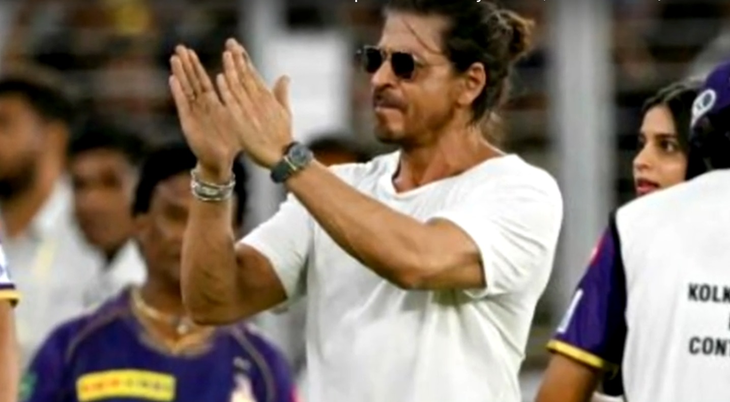 SRK discharged after heatstroke effect from hospital in Ahmedabad ...