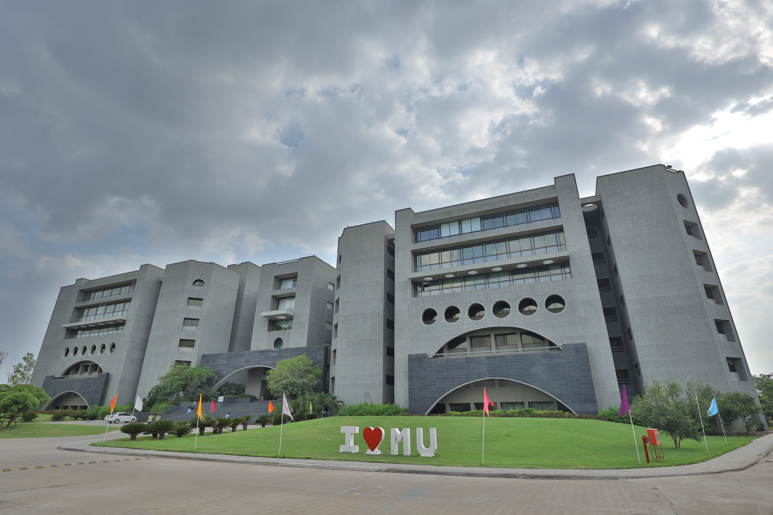 26 Students of CE, IT, AI and ICT programmes at Marwadi University get ...