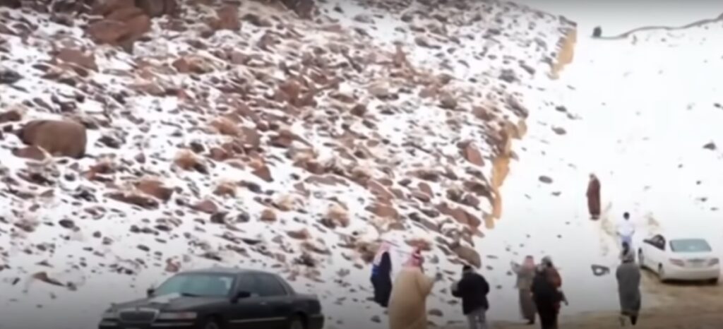 Saudi Arabian Desert getting Snowfall For The First Time In History ...