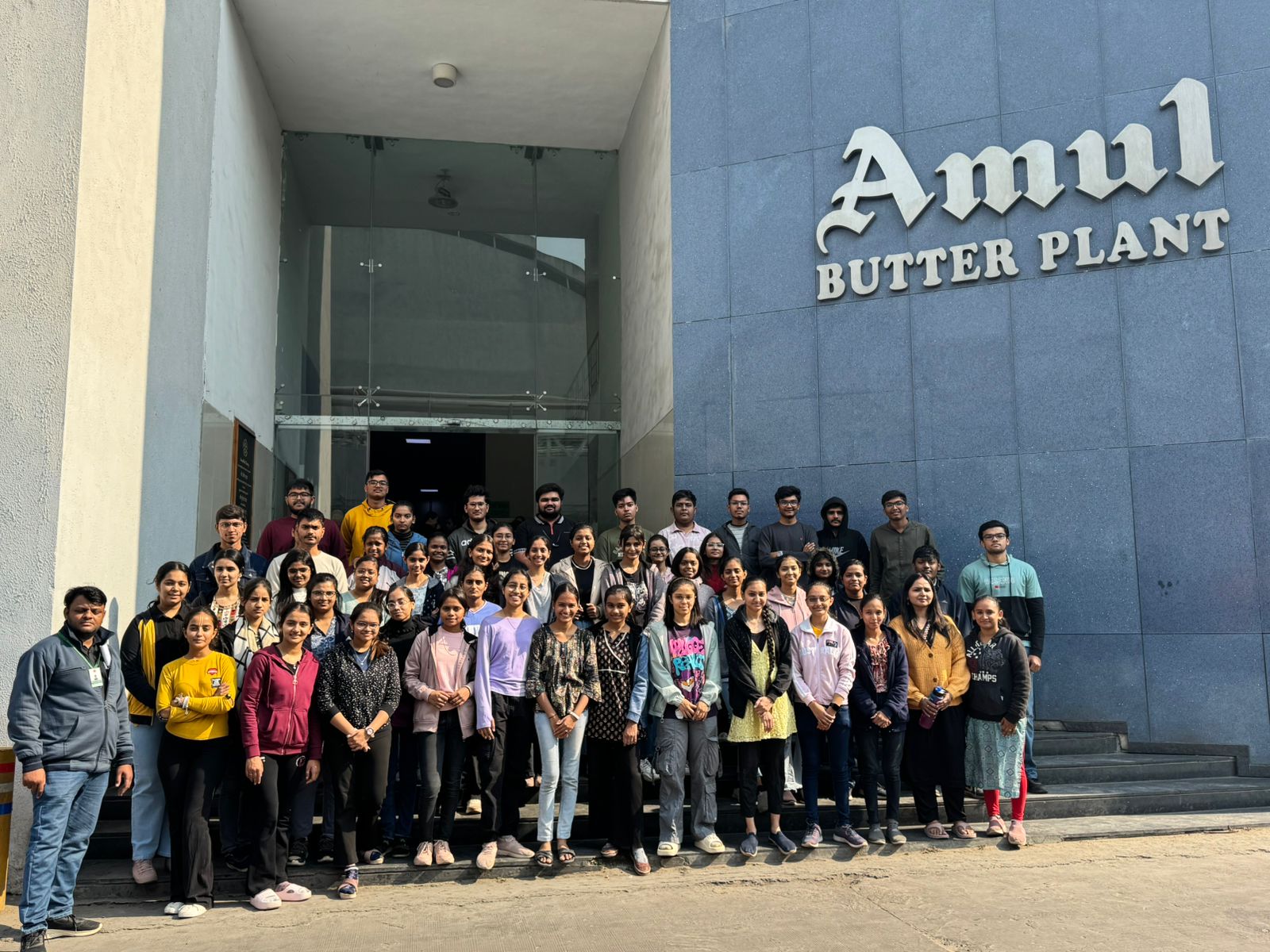 Students of Swarrnim Science College Gain Practical Insight into ...
